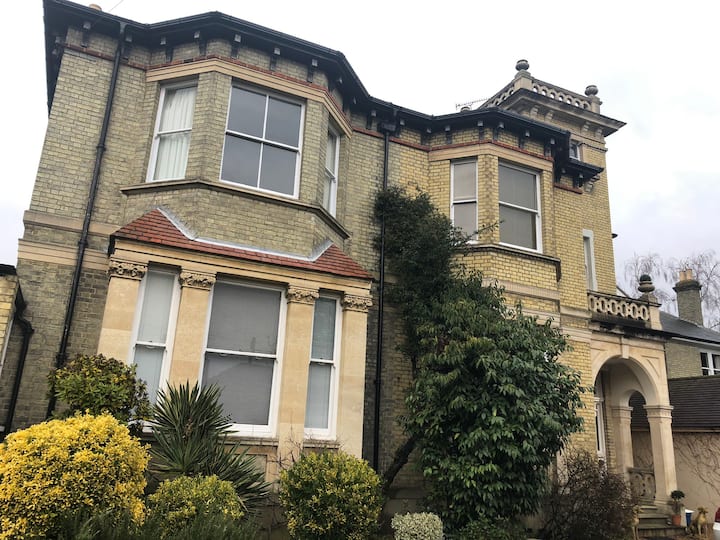 Feltham Holiday Rentals & Homes - England, United Kingdom | Airbnb