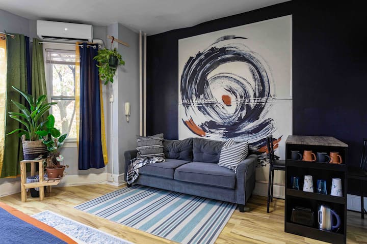 Lovely Univercity City Unit With A Back Patio. - Philadelphia, PA