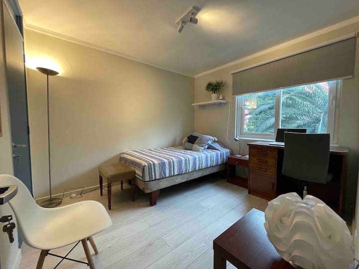 Room In Duplex Apartment Right Next To Subway - Providencia, Chile