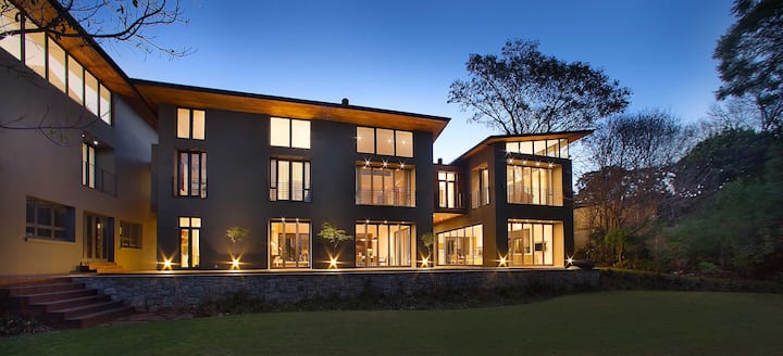 Mana House - Modern Secure Mansion - 