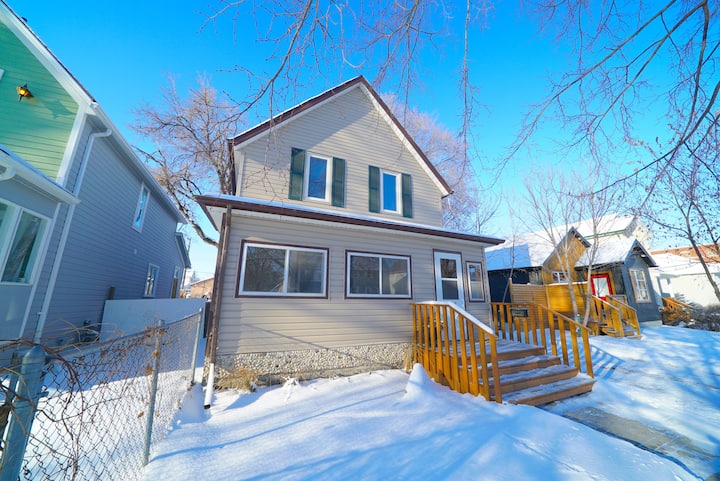 Central Location, Private Yard, Monthly Discounts - Winnipeg