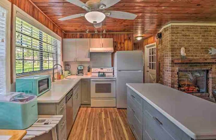 Riverside Retreat, Minutes To The Beach - Ormond Beach, FL