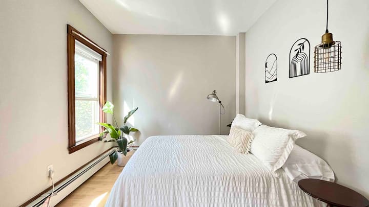 Airy Sunny Home. Large Space. Walk To Harvard - Somerville, MA