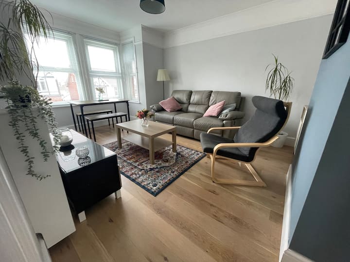 Spacious 2 Bed Apartment Close To Beach - Isle of Wight