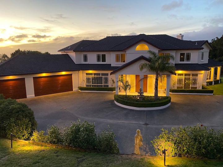 “Kainga Aroha” Mansion In Drury Countryside - Pukekohe Hill