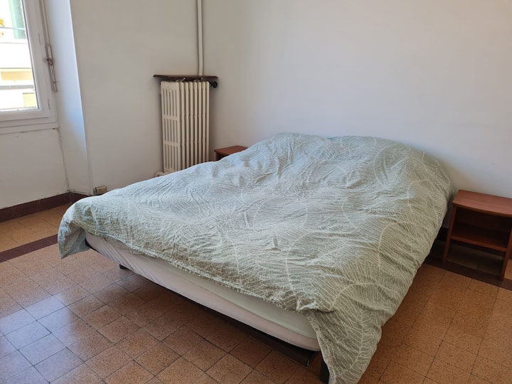 Chambre Lit 2 Places 140 Cm Proche Arènes - Nîmes