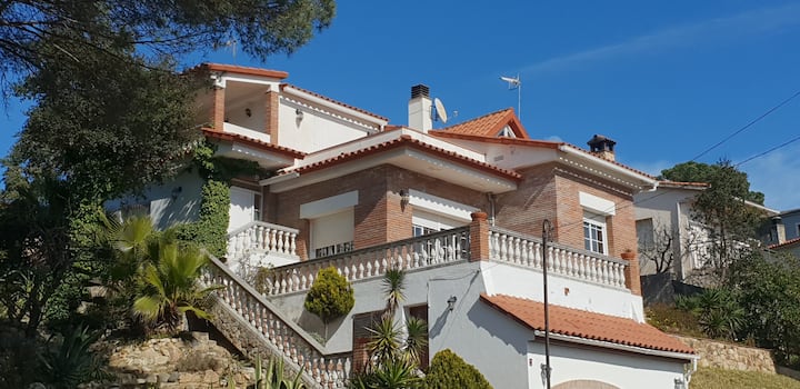Acogedor Y Espacioso Chalet - Blanes