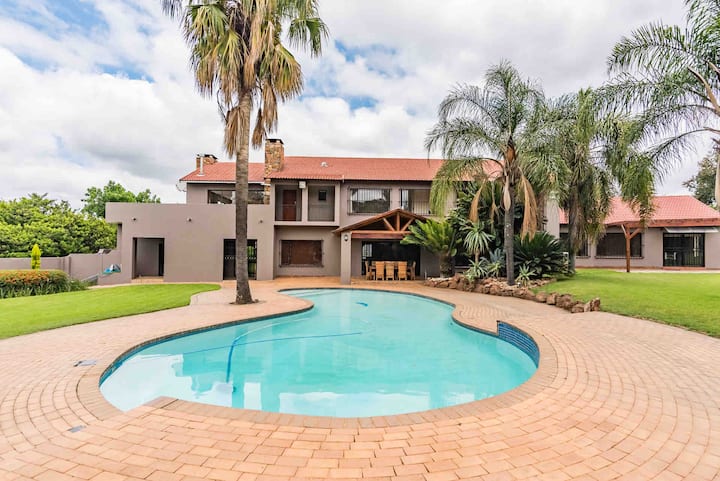 Entire Guesthouse With Spa In Kyalami Ah - Lanseria