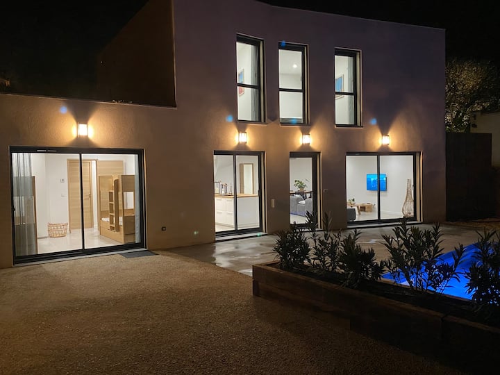 Belle Villa Contemporaine Avec Piscine Chauffée - La Ciotat