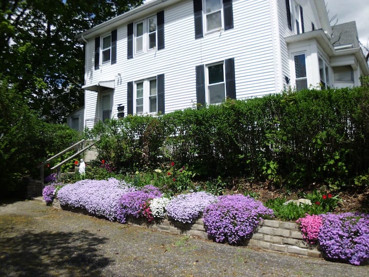Pleasant Valley Apt.,  2 Miles From Brown Univ. - Rhode Island