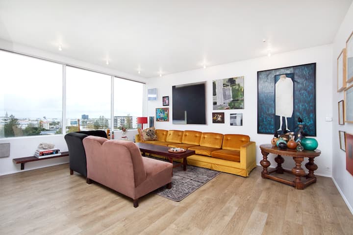 Central Apartment With Great Views. - Reykjavík