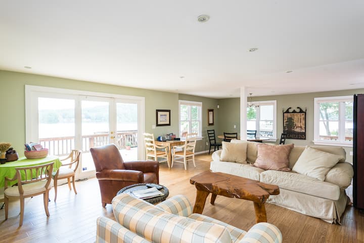 Lakefront Vacation House Sleeps 6-8 - Nassau, NY