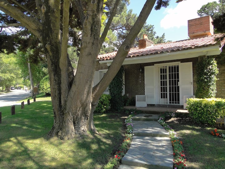 Chalet En Barrio Residencial De Pinamar - Pinamar