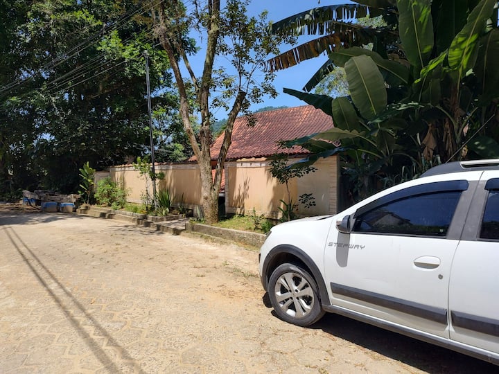 Rua Tranquila Local Arborizado. - Ilha Grande