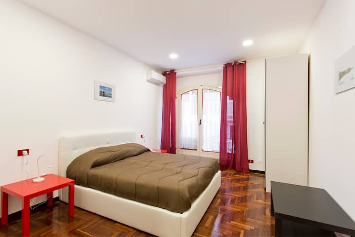 Prestigioso Grande Appartamento In Pieno Centro - Palerme