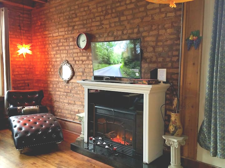 Charming Loft Style Suite - Canaryville - Chicago