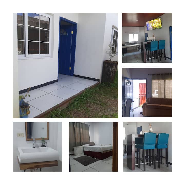 Casa Ideal Para Venir A Trabajar A La Ciudad Y Tener Lugar Amplio Para Descansar. 
Todos Los Servicios Básicos Wf. A/c. Tv - Catacamas