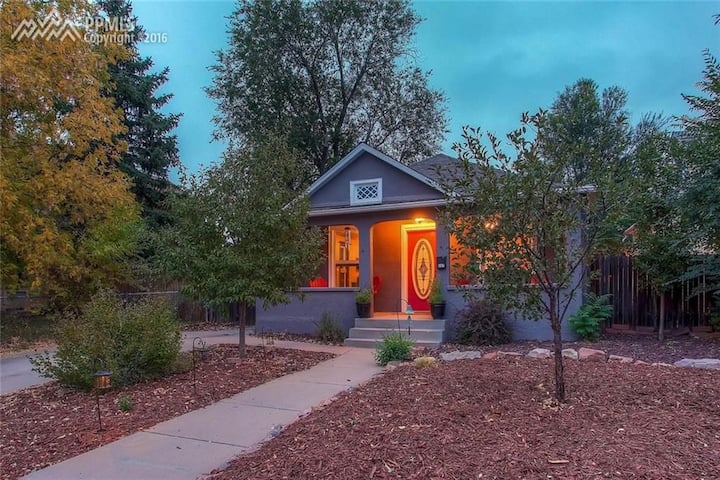 2 Bedroom Home Near Downtown Colorado Springs - Colorado Springs, CO