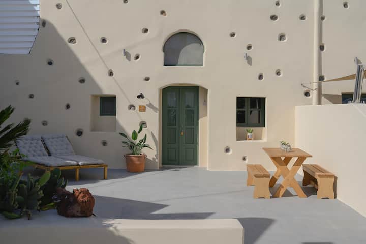 2 Bedroom Family Cave Suite By Element Cave Suites - Santorini