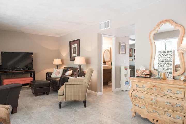 Charming 3 Br 2.5 Ba Townhouse Close To Airport - Las Vegas