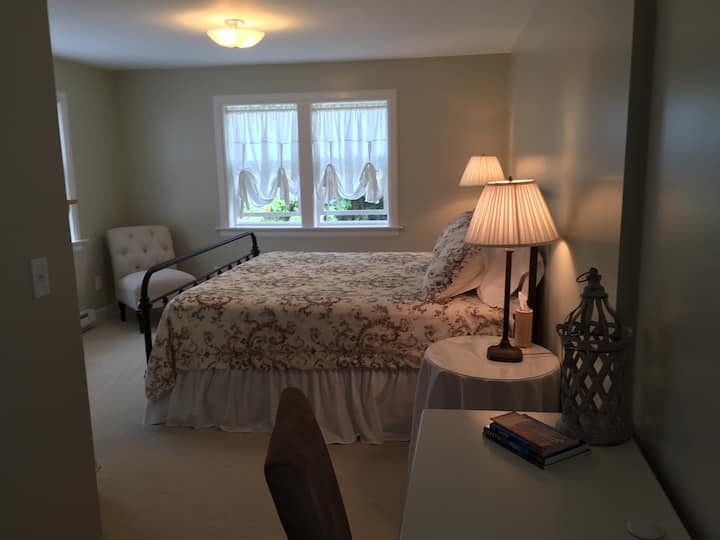 Cozy Seattle Bedroom #2 - Seattle, WA