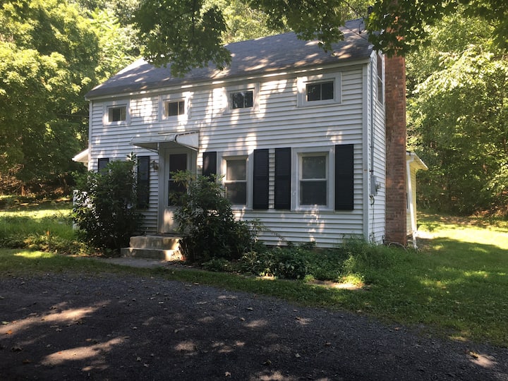 Cozy Home In The Woods - Kingston, NY