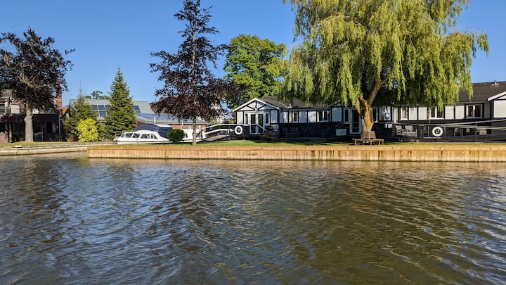 Quayside Lodge, Main River Location, Accessible - Wroxham