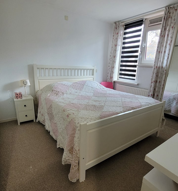 Rustige Slaapkamer Voor 1 Of 2 Personen #Rose - Arnhem