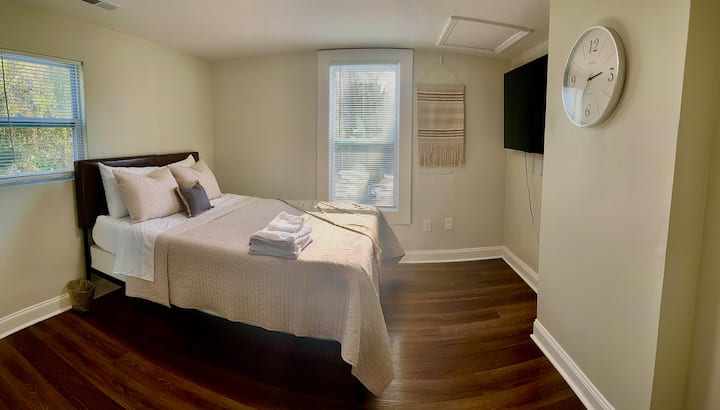 Spacious City Duplex - Greensboro, NC