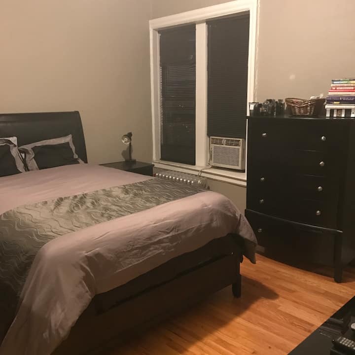 Private Bedroom In Artsy Nyc Apartment. - The Bronx, NY