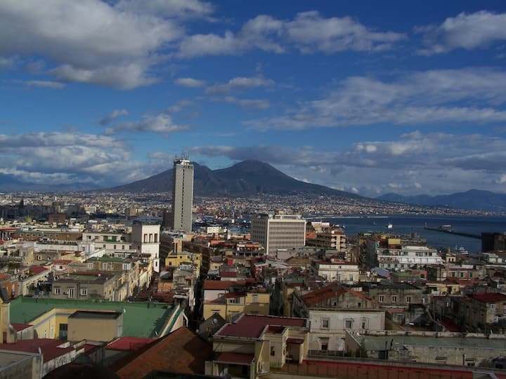 Sky View Apartment Over The Roofs - Naples