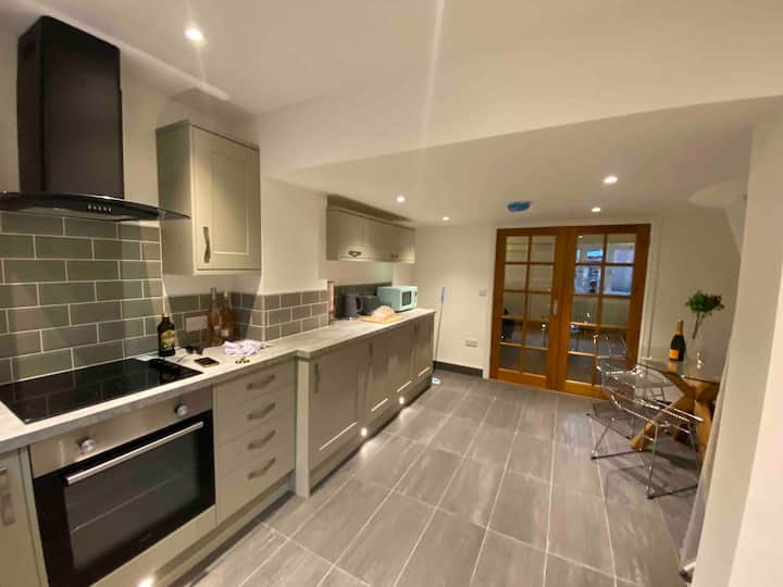 Town House Next To Alton Towers,peak District &Jcb - Uttoxeter