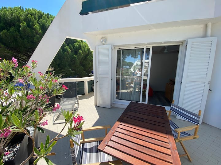 Joli Studio-cabine Terrasse Accolé Au Golf - Aigues-Mortes