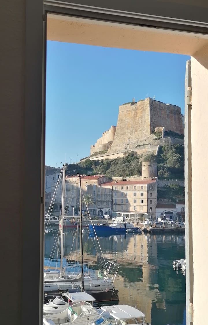 Appartement T 2 Lumineux Sur Le Magnifique Port - Plage de Bonifacio