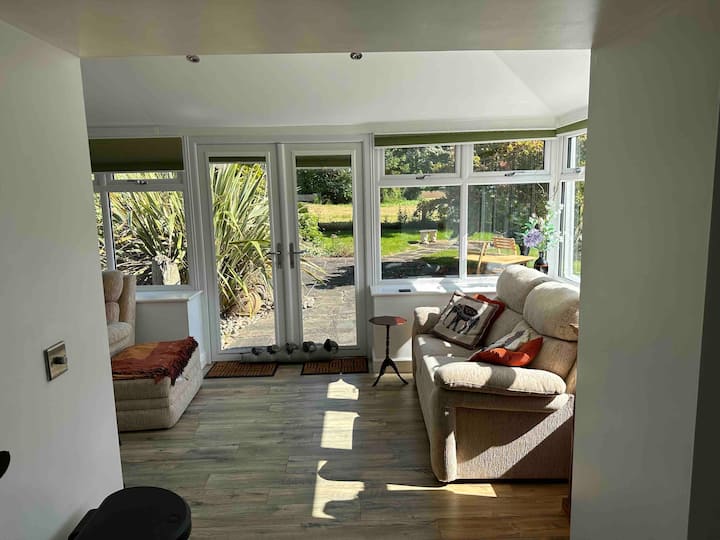 Scenic 1-bedroom Cottage With Beautiful Views - Cotswolds