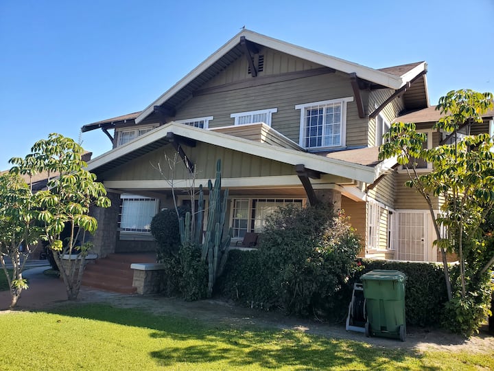 Spacious 2 Story W/ Views And Desirable Amenities - Inglewood, CA