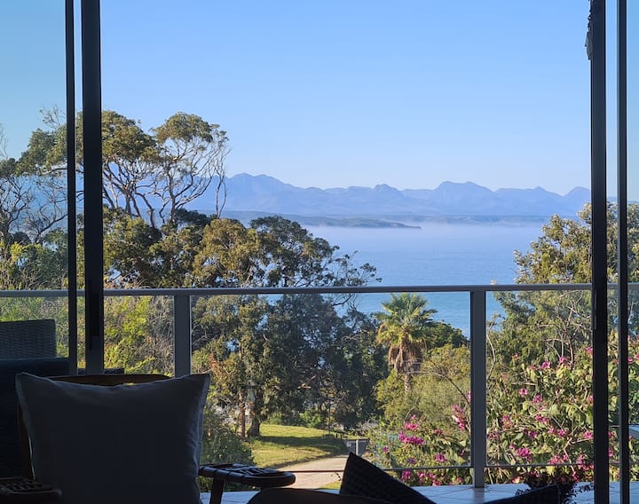 Driftwood: Central Duplex Apartment In 'Old Plett' - Plettenberg Bay
