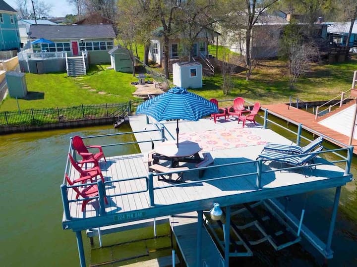 Pin Oak Retreat On Cedar Creek Lake - Log Cabin, TX