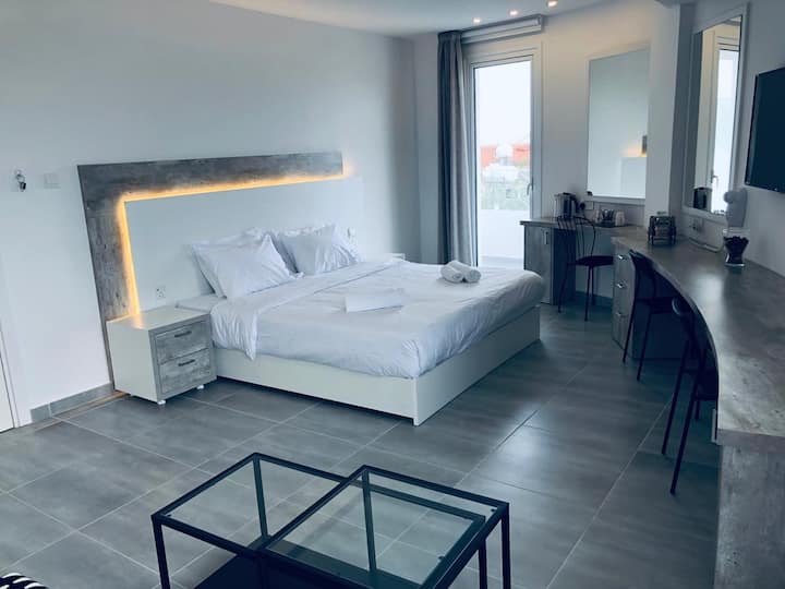 White 11-201 - Larnaca