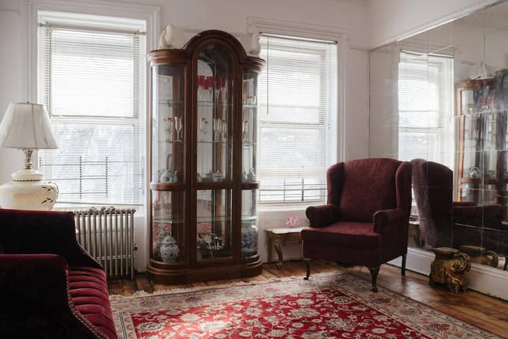 Space Galore! Sunny Top Floor Is Yours - Brooklyn, NY