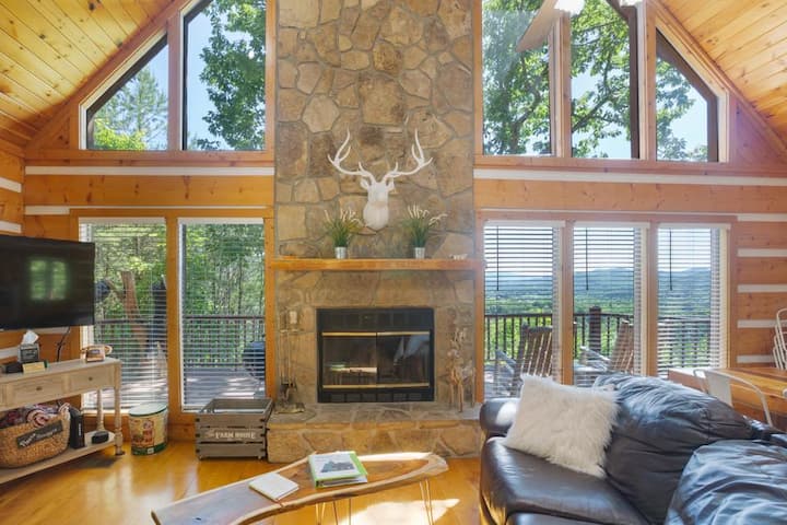 Amazing View!  Hot Tub, Sauna, Pool & Game Room - Townsend, TN