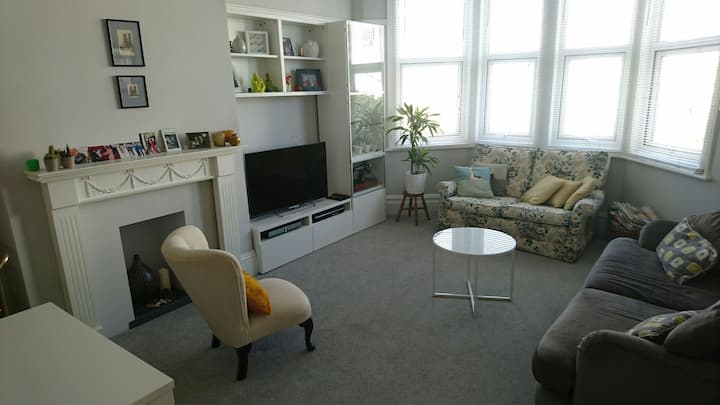 En-suite Superking Loft In Outstanding Location - Bristol