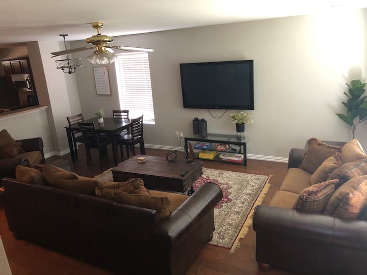 Dallas Gem In Subdivision 15 Mins From Deep Ellum! - Lancaster, TX