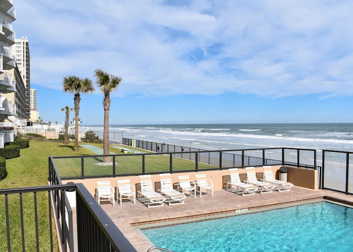 Wonderful Ocean Front Paradise - Daytona Beach Shores, FL