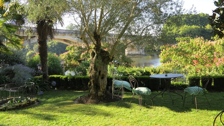 On The Banks Of The Dordogne River, Saint Emilion - Castillon-la-Bataille
