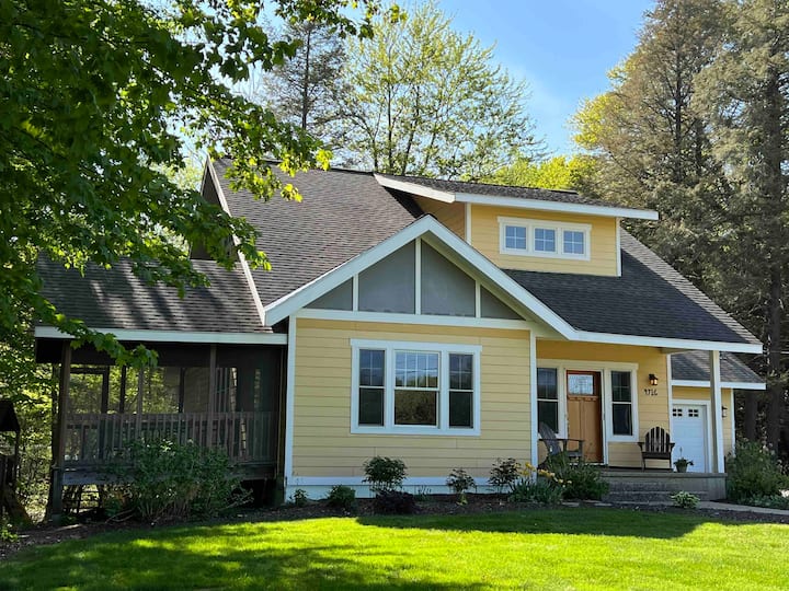 Peaceful Spacious Family Retreat. - Holland, MI