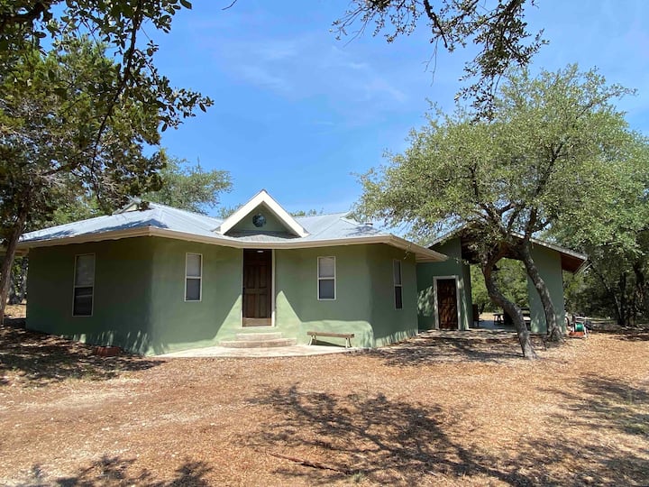 The Ponderosa - 1/1 Country Cabin With Fire Pit - Driftwood, TX