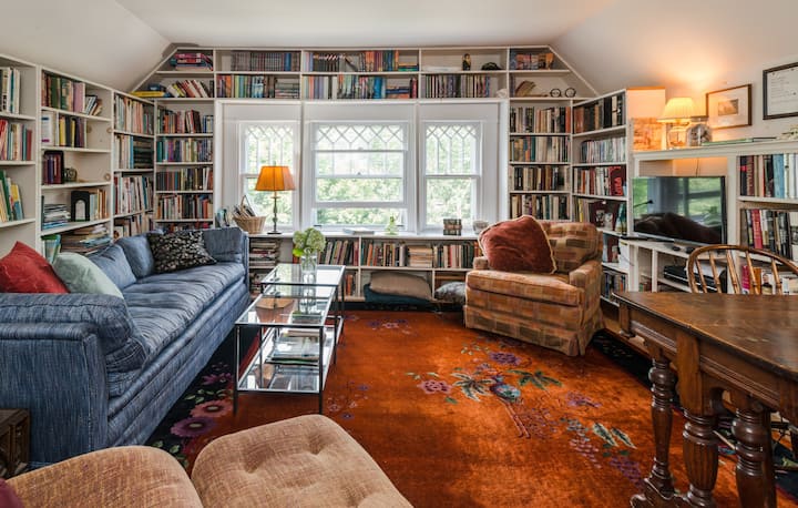 On The Park: 3 Rm Apt. W/kit. In Historic House - New Haven, CT