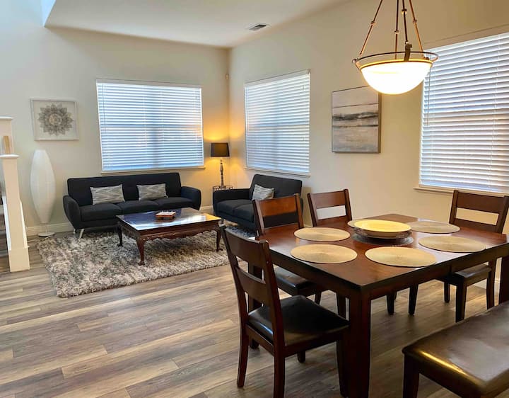 Spacious & Fully Furnished 4b/2.5b Home - Palo Alto, CA