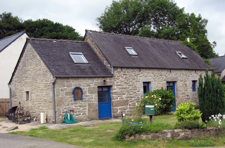 An Are Coz ( La Vieille Charrue) - Huelgoat